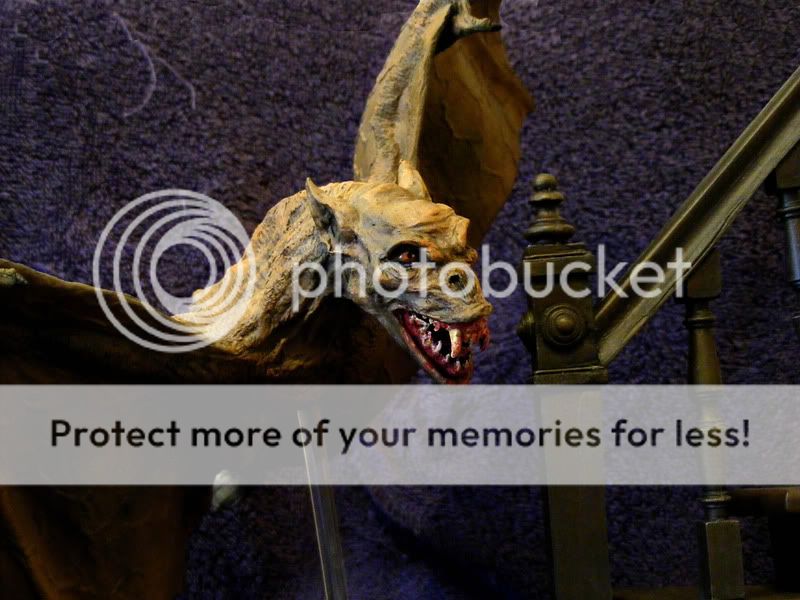 Fright Night vampire bat - HobbyTalk